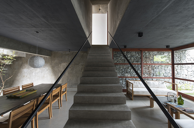 LINEAR HOUSE AT BATTARAMULLA – PALINDA KANNANGARA ARCHITECTS